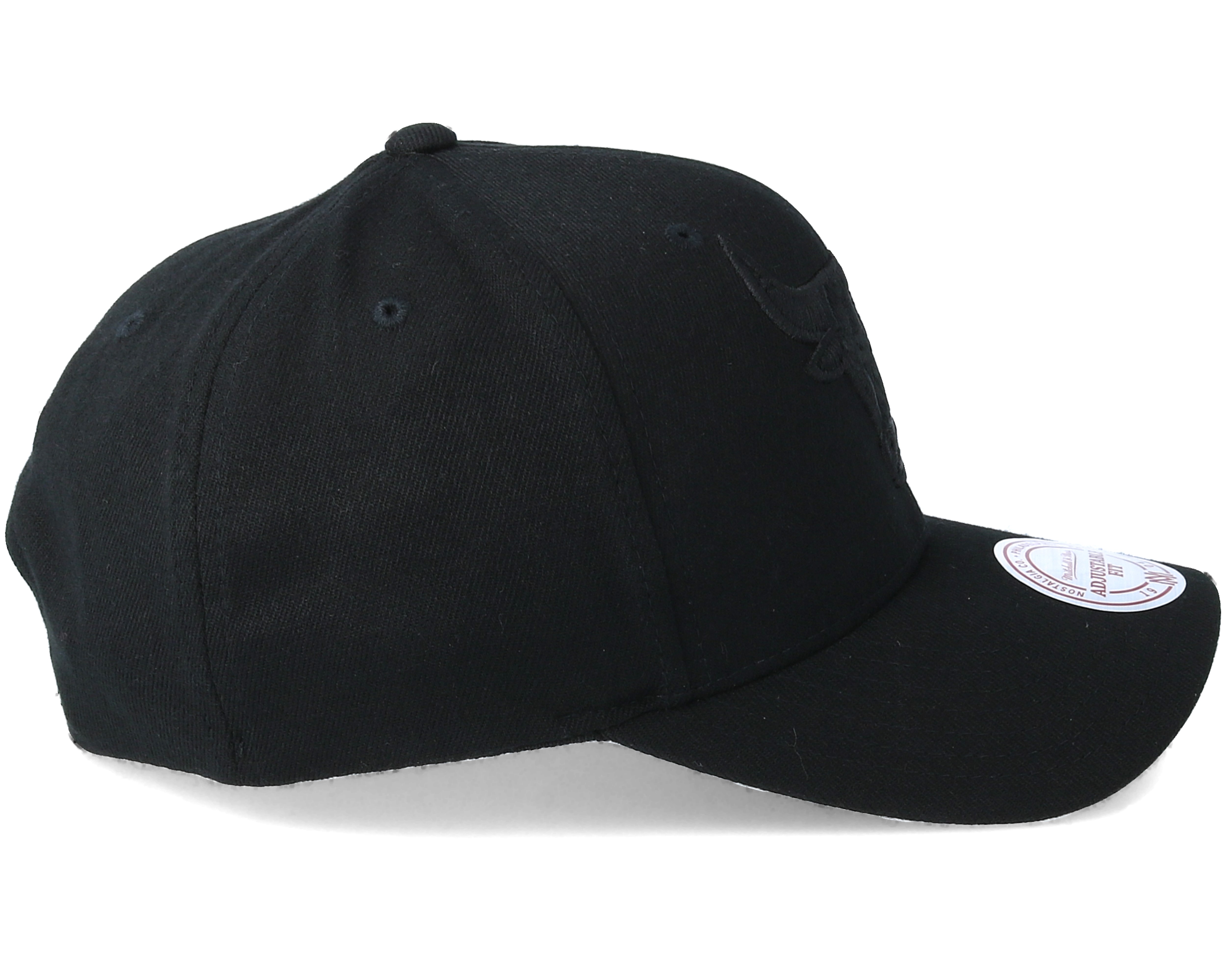 Chicago Bulls Flexfit 110 Adjustable - Mitchell & Ness caps ...