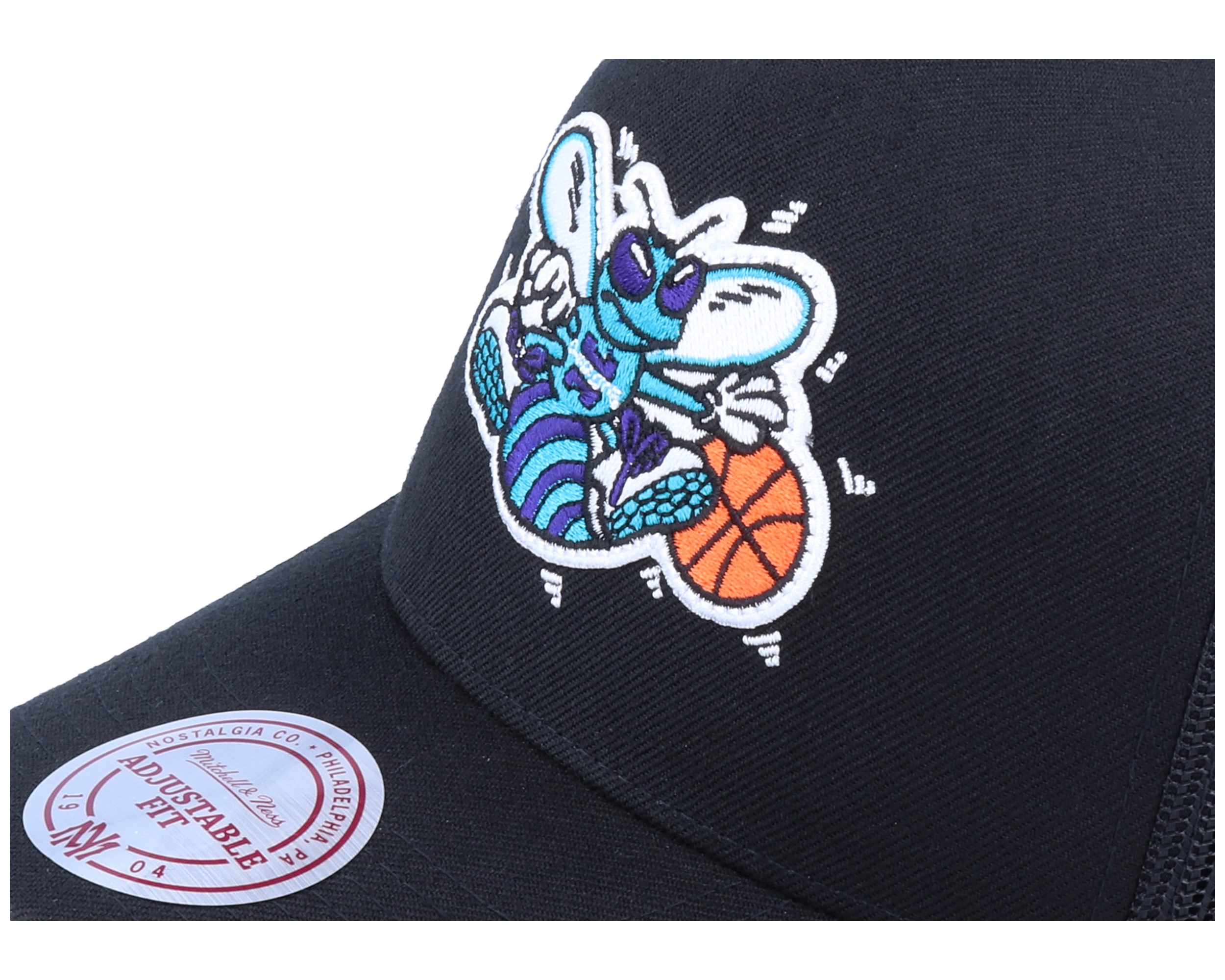 Charlotte Hornets Logo Classic Black Trucker - Mitchell & Ness caps ...