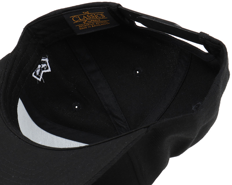 Skull Black/White Snapback - Iconic caps - Hatstoreworld.com